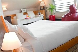 Hotel Le Saint James (Nouvelle-Aquitaine, Gironde, Arrondissement de Bordeaux, Bouliac, Place Camille Hostein, 5), otel
