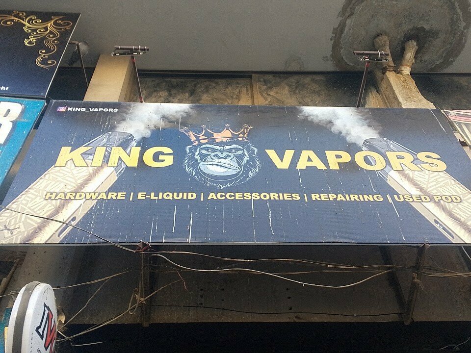 Elektronik sigara satış noktaları King vapors, Karaçi, foto