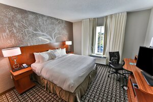 Hampton Inn & Suites Savannah/Midtown (Georgia, Chatham County, Savannah), otel  Savannah'tan