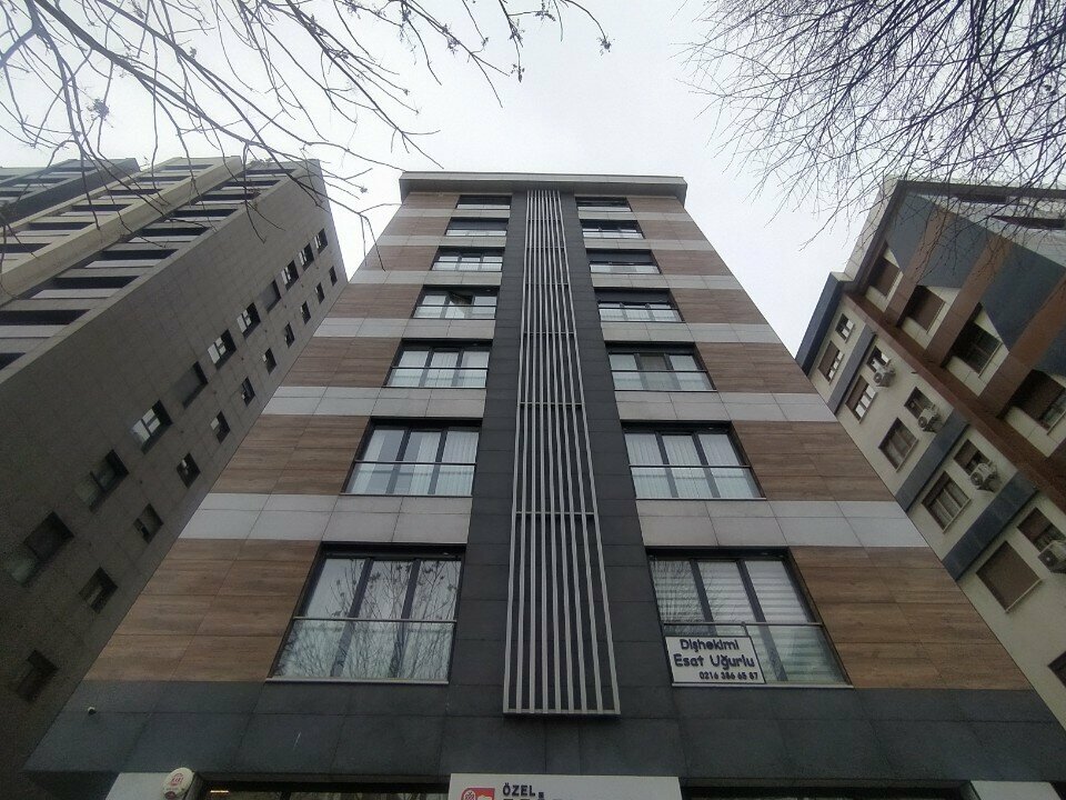 Özel ağız ve diş sağlığı klinikleri ve muayenehaneleri Diş Hekimi Esat Uğurlu, İstanbul, foto