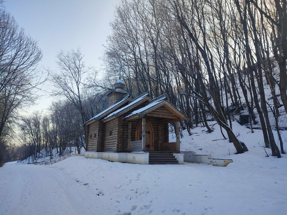 Şapel, haç anıtı Часовня во имя священномученика Лаврентия, епископа Балахнинского, Nijni Novgorod, foto