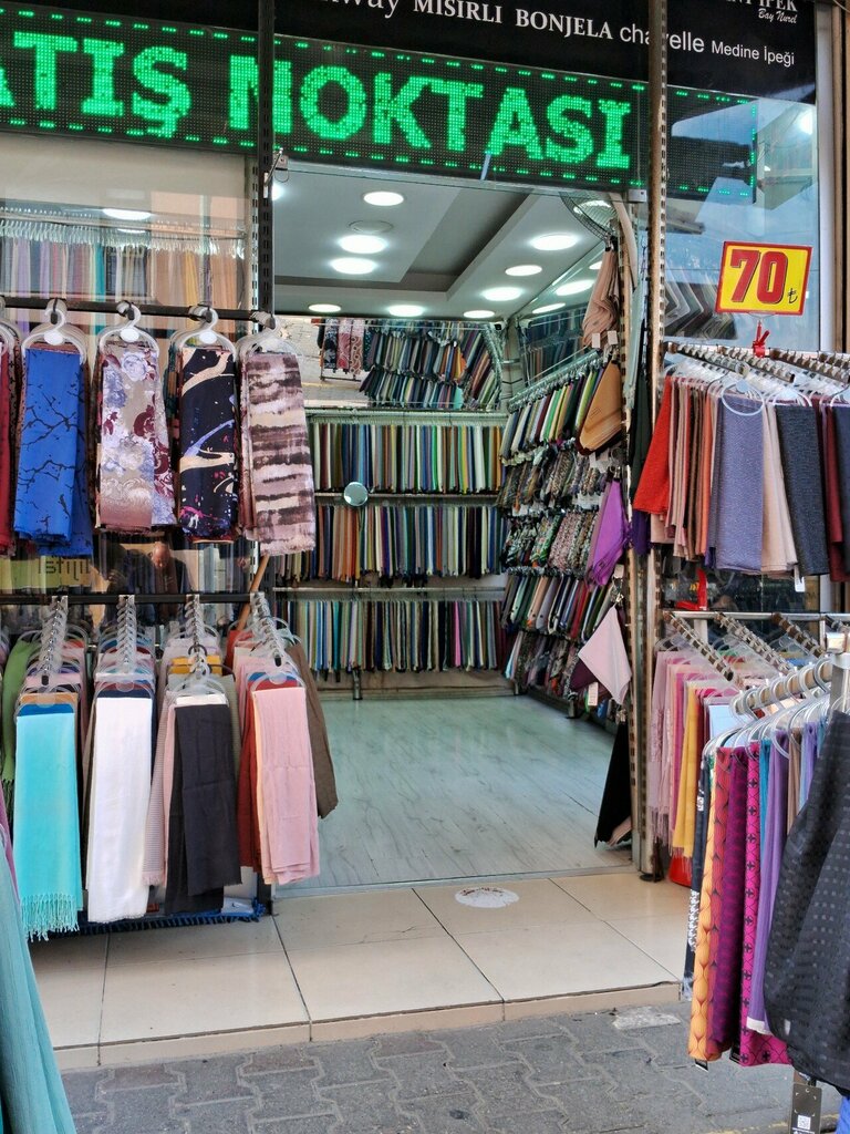 Giyim mağazası Reyyan Eşarp, Adana, foto