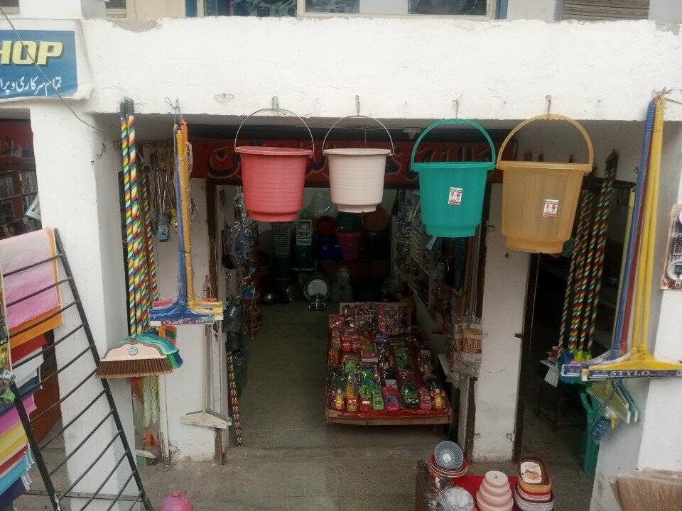 Giyim mağazası W & H Dollar Store and Whole Sale Dealer, Rawalpindi, foto