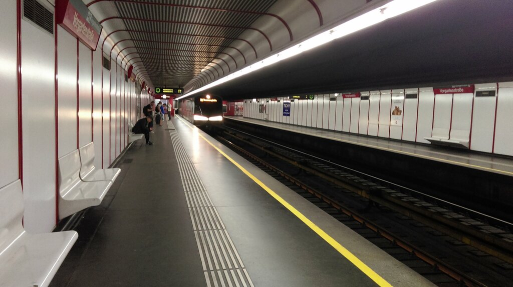 Metro istasyonu U-Bahn-Station Vorgartenstraße, Viyana, foto