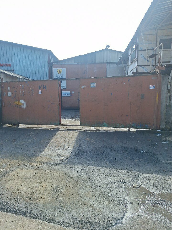 Otomobil servisi Vinç Hastanesi, İstanbul, foto