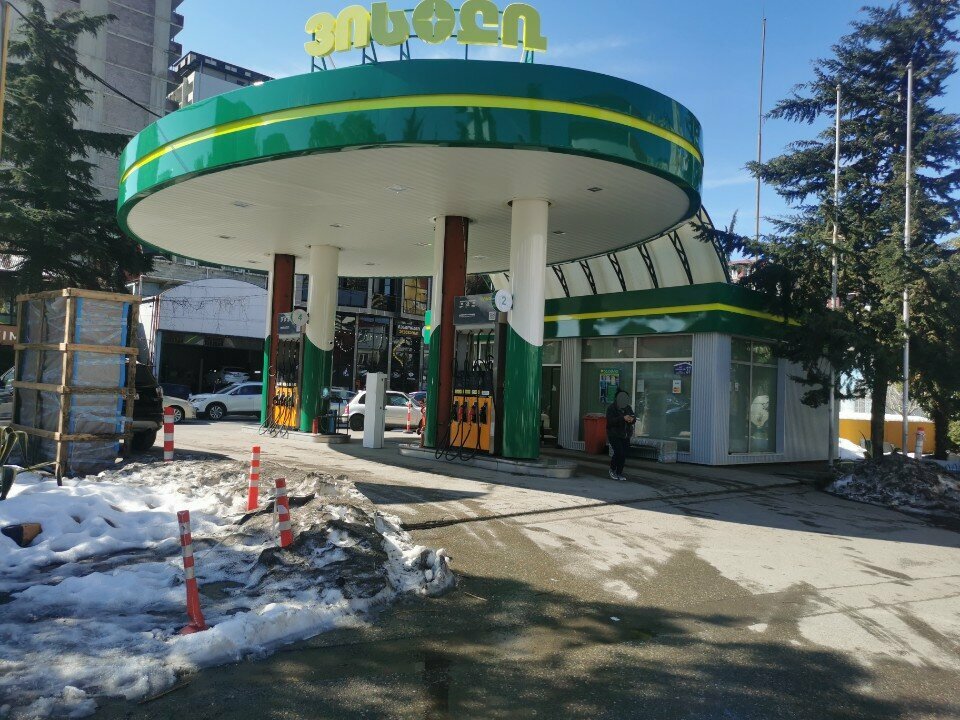 Benzin istasyonu Wissol, Batum, foto