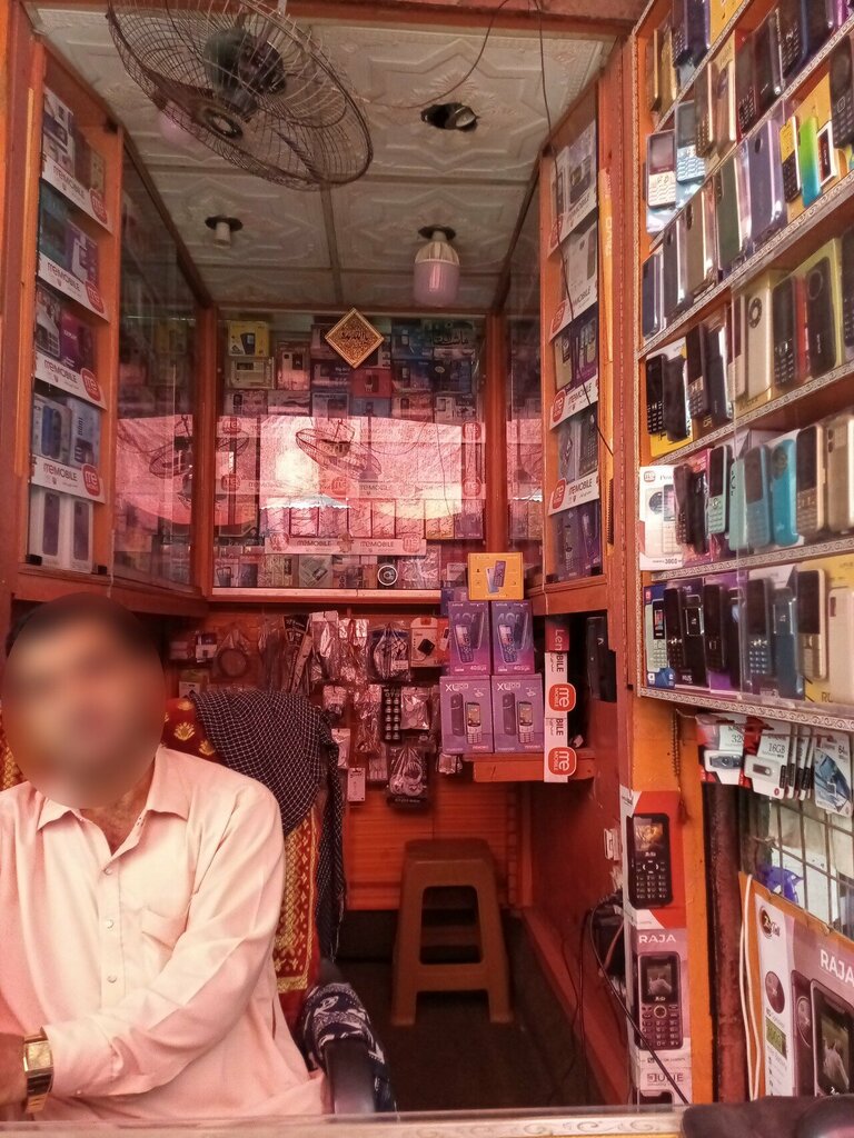 Cep telefonu ve aksesuarları satış mağazaları Muhammad umer mobile accessories, Karaçi, foto