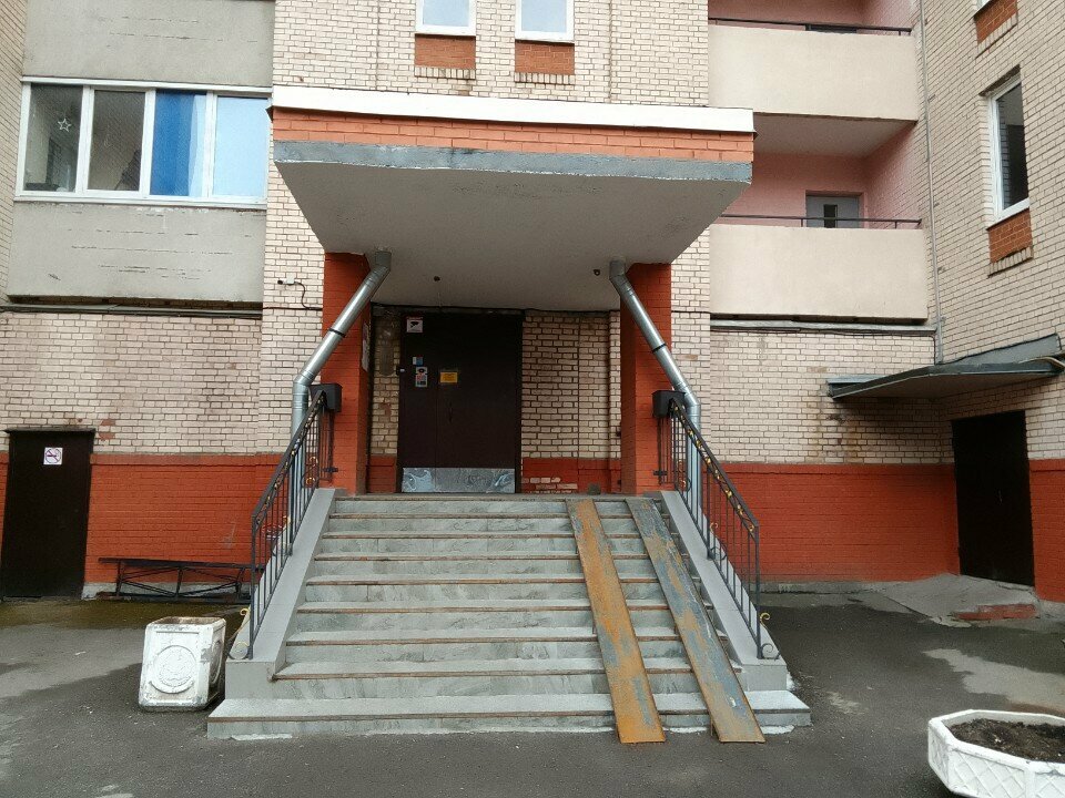 Bina, site yönetimi TSZh Ilyushina 15-2, Saint‑Petersburg, foto