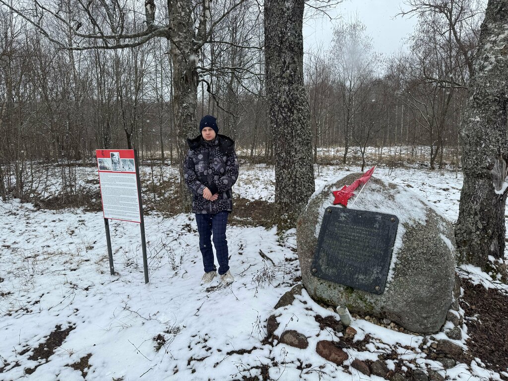 Anıt levhası, anıt taş Место гибели Героя Советского Союза Егорова М.А., Smolenskaya oblastı, foto