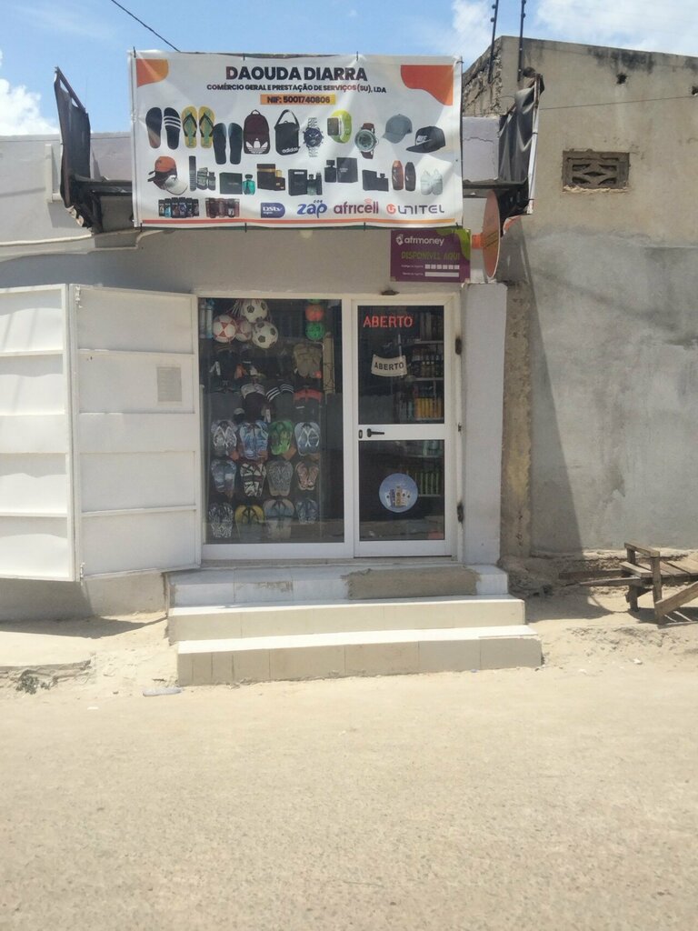 Ayakkabı mağazaları Daouda Diarra, Loanda, foto