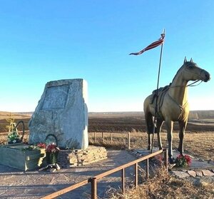 Обелиск павшим в ВОВ (Republic of Bashkortostan, Ufimsky District, Dmitriyevskiy selsovet, derevnya Volkovo), anıt, heykel  Başkurdistan'dan