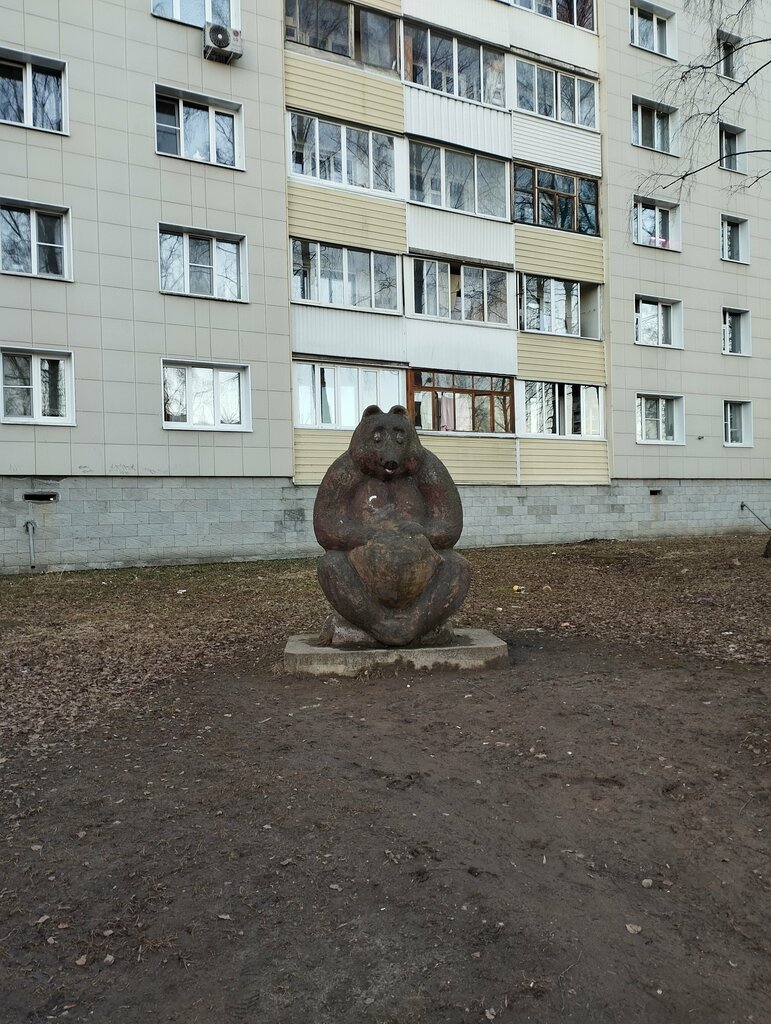 Turistik yerler Медведь с бочонком мёда, Klin, foto