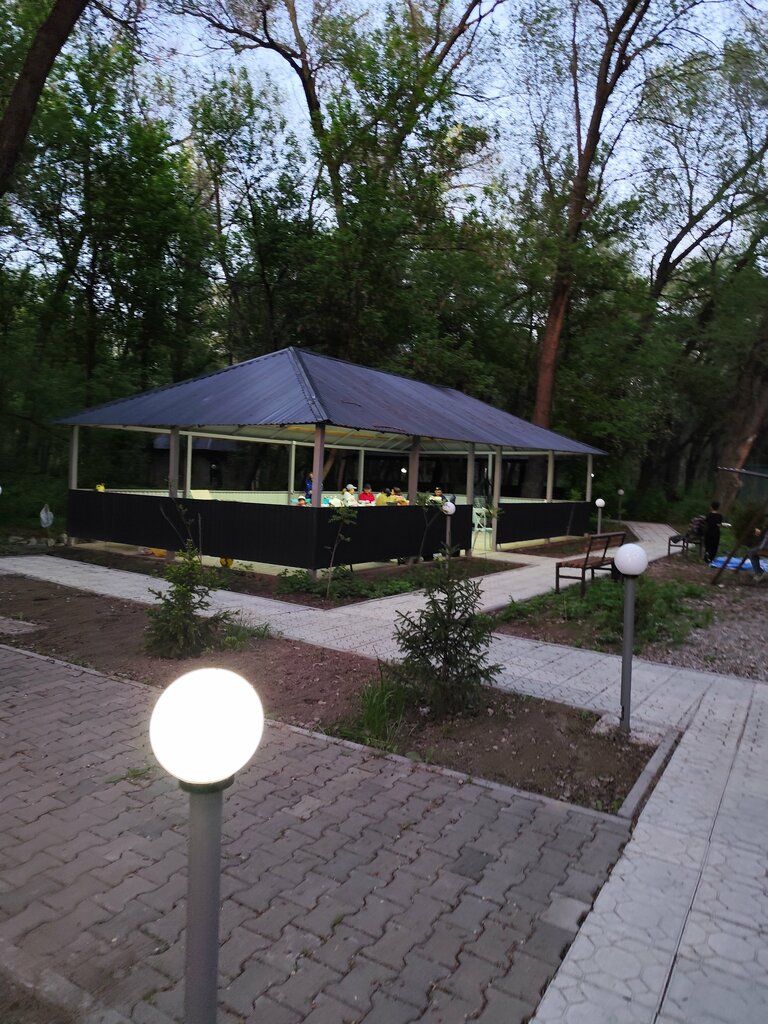 Yol kenarı dinlenme alanı Kosem, Zhetysu ili, foto