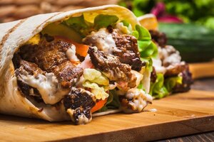 Легендарная Шаверма (Leningradskaya ulitsa No:30, Borovichi), fast food  Borovichy'den