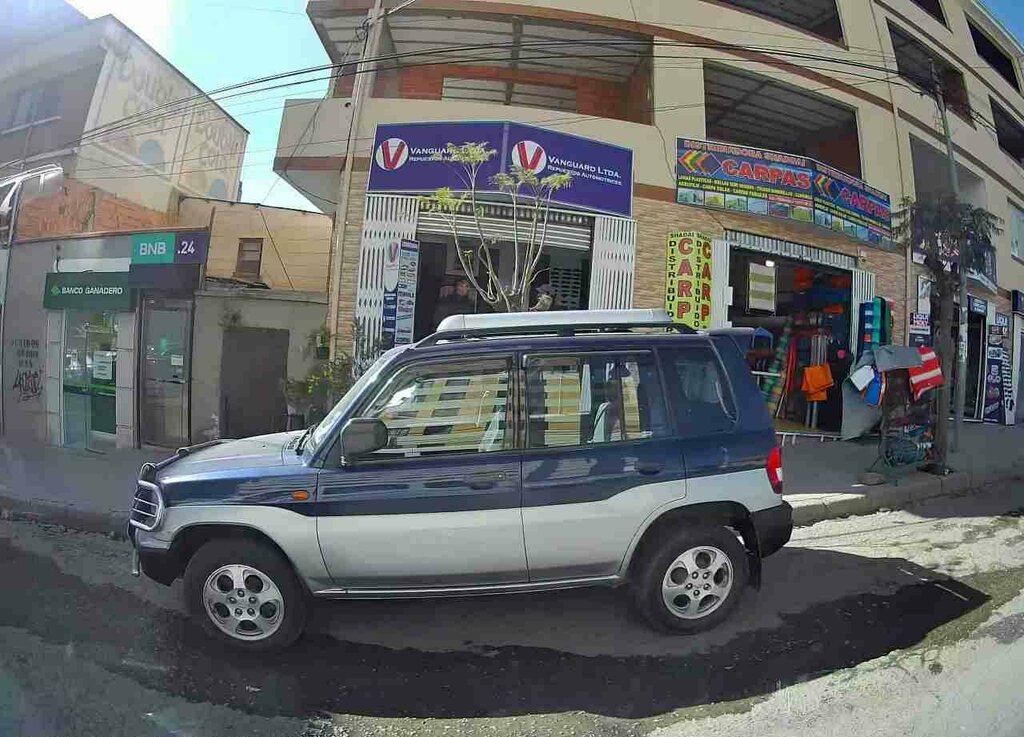 Otomobil yedek parçaları Vanguard, La Paz, foto