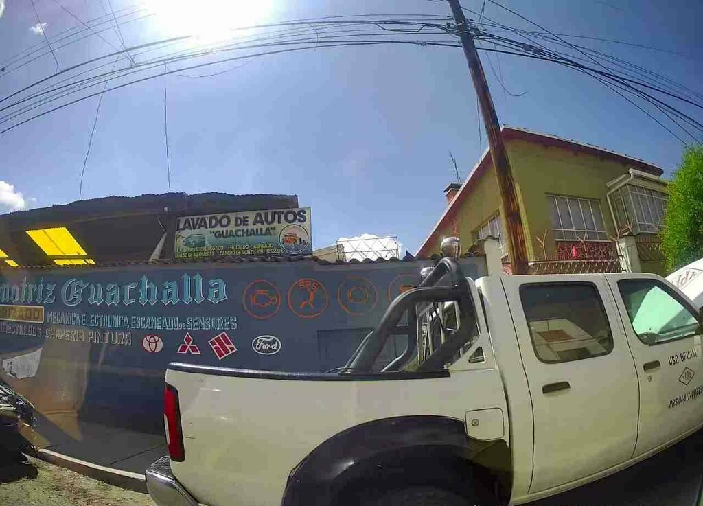 Oto döşeme Automotive Service Guachalla, La Paz, foto