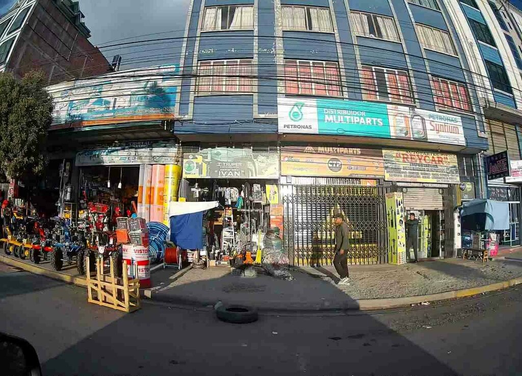 Otomobil yedek parçaları Multiparts, El Alto, foto