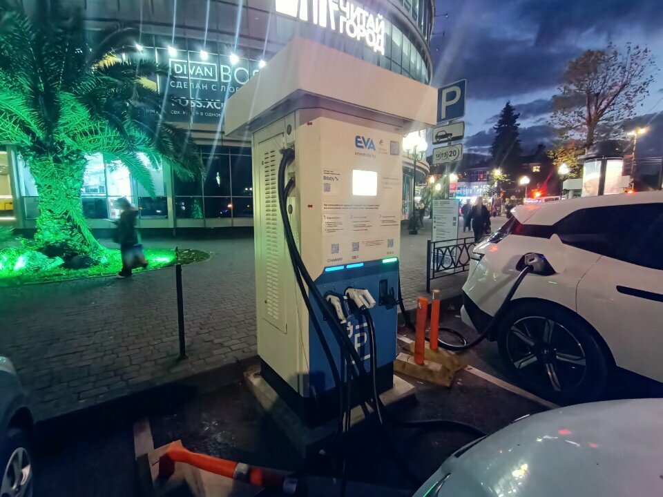 Elektrikli oto şarj istasyonları Eva Intermobility, Soçi, foto