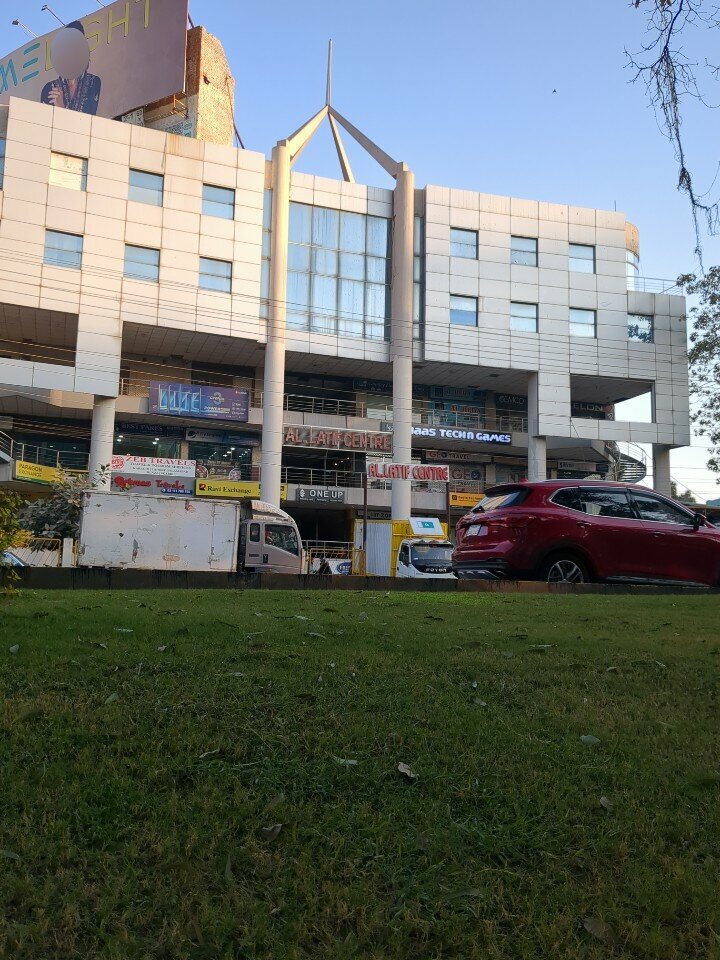 Seyahat acenteleri Universal Travels Al Latif Center, Lahor, foto