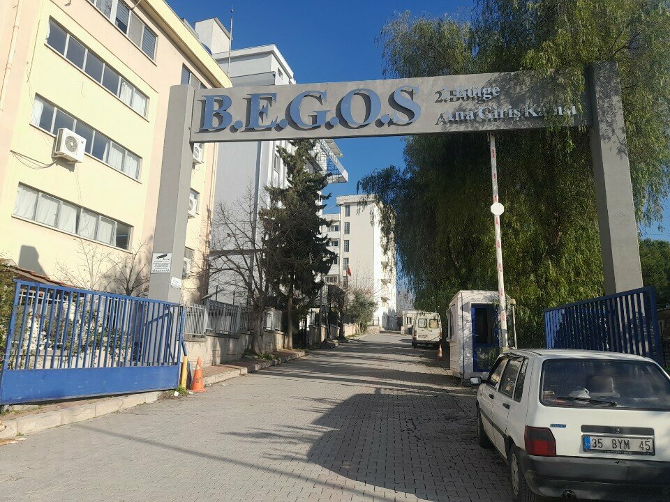 Sanayi kuruluşu B. E. G. O. S 2. Bölge Ana Giriş Kapısı, İzmir, foto