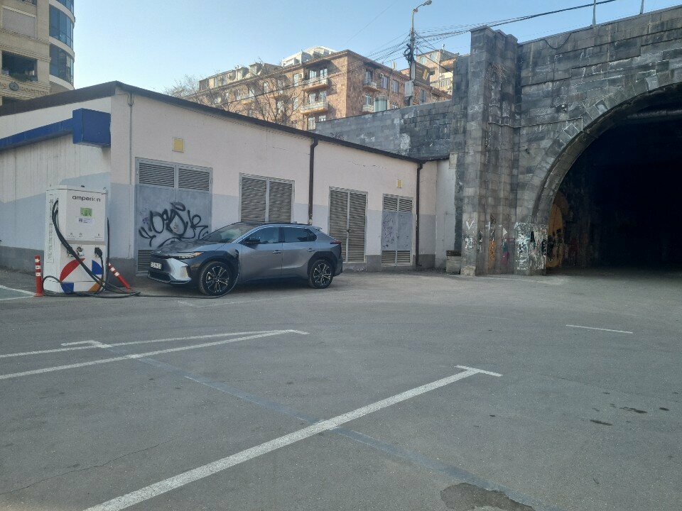 Elektrikli oto şarj istasyonları Amperion, Erivan, foto