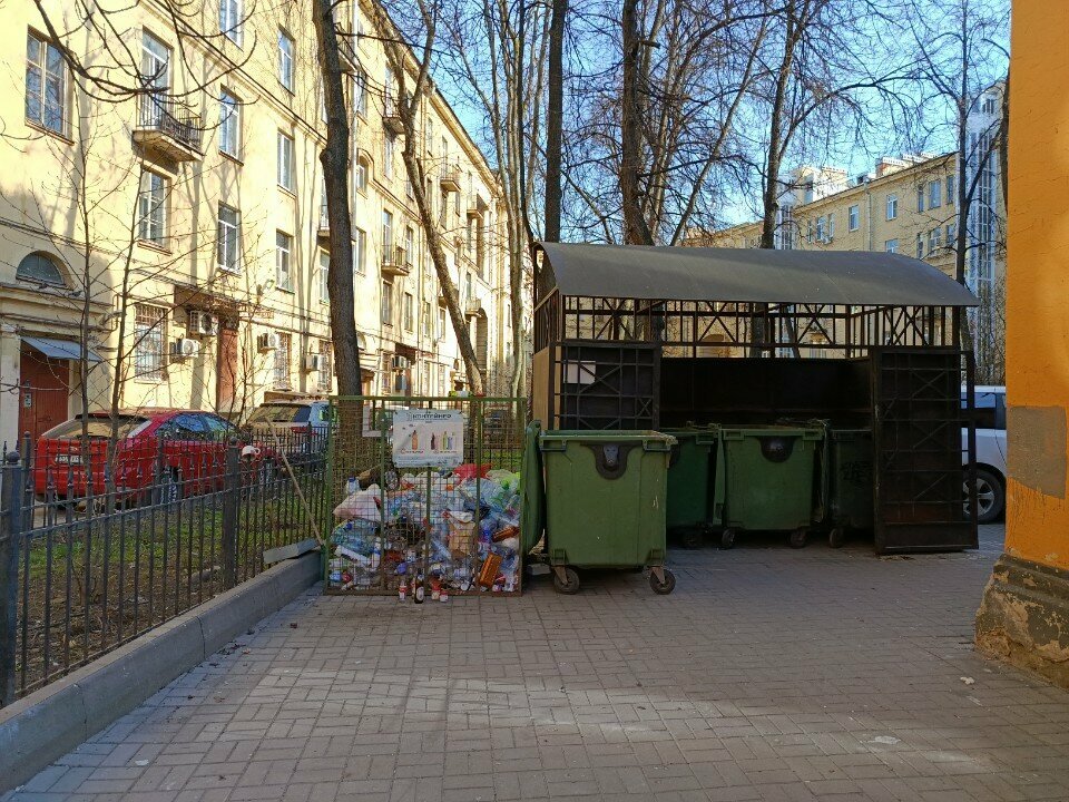 Ayrı çöp toplama noktası Пункт приема металла, пластика, Saint‑Petersburg, foto