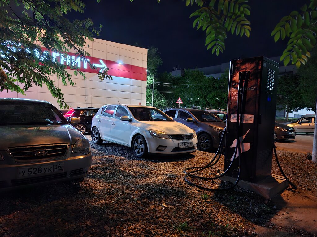 Elektrikli oto şarj istasyonları Tron Power, Voronej, foto