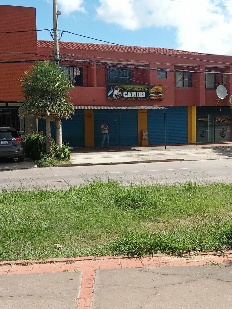 Fast food Pollos & Hamburguesas Camiri, Santa‑Krus, foto
