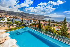 Madeira Panoramico Hotel (Rua dos Estados Unidos da América No:34, São Martinho), otel  Madeira'dan