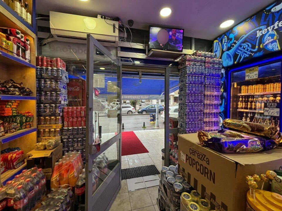 Bira dükkanı Uğur Şarküteri, İstanbul, foto