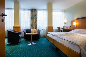 Kronenhotel Stuttgart (Baden-Württemberg, Stadt Stuttgart, Kronenstraße), otel  Stuttgart'tan