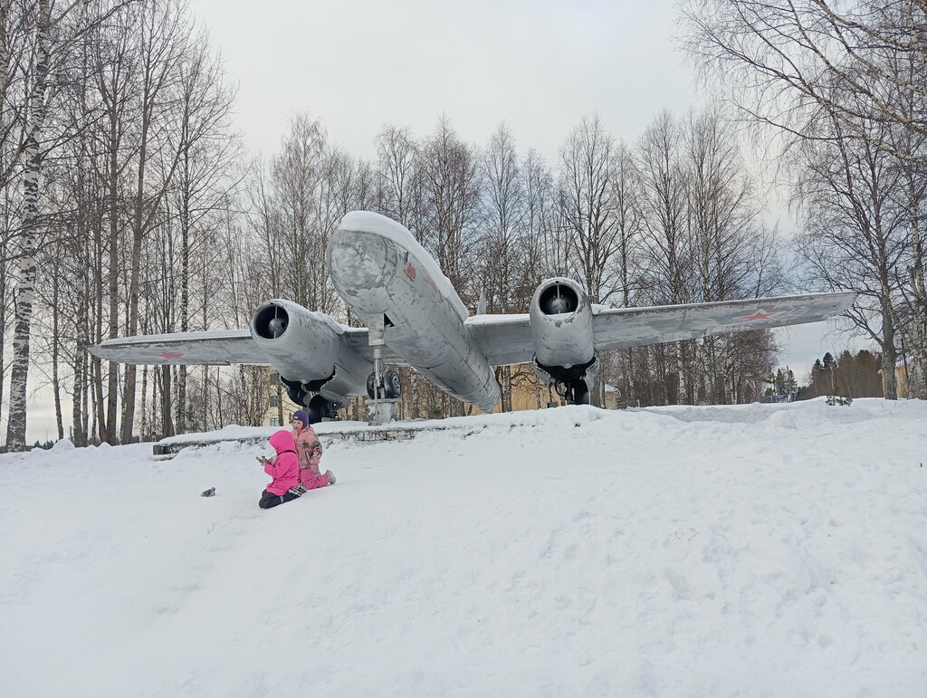 Teknoloji anıtı Самолëт Ил-28, Arhangelskaya oblastı, foto