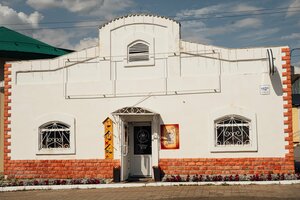 Уездный город (Krasnaya ulitsa No:112Б), kahve dükkanları  Velikiy Ustug'dan