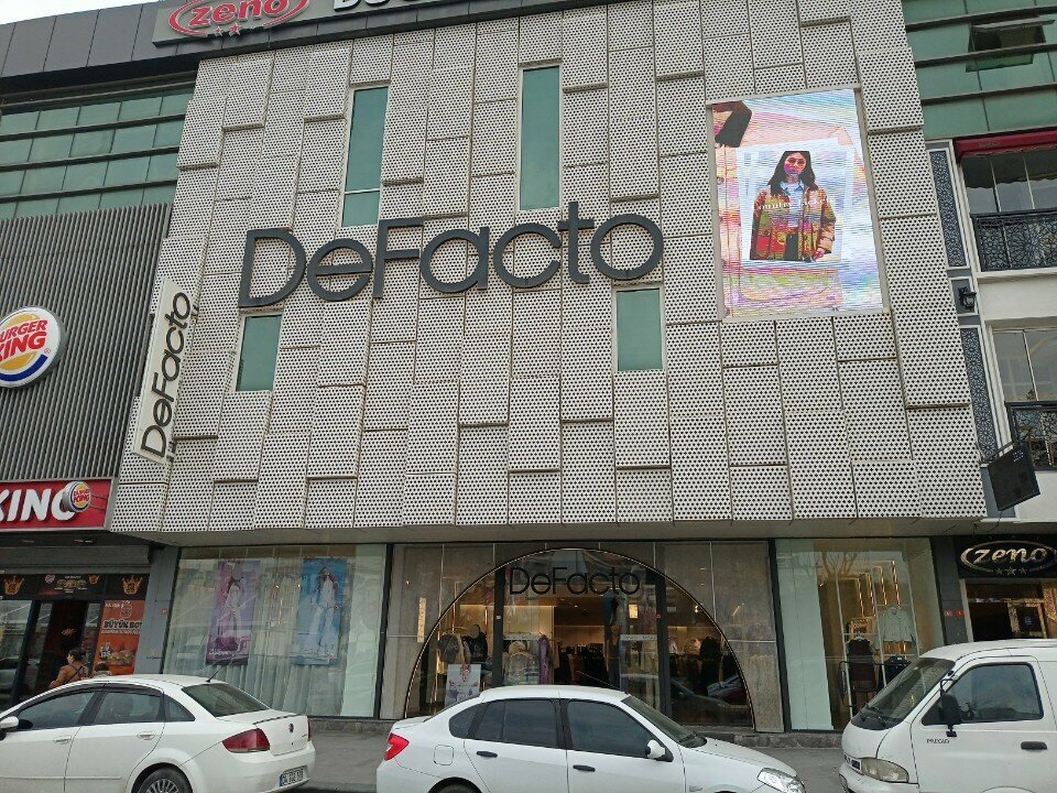 Giyim mağazası DeFacto, İstanbul, foto
