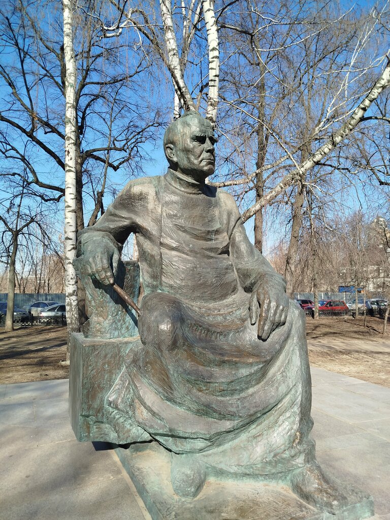 Anıt, heykel Б.И. Урманче, Kazan, foto