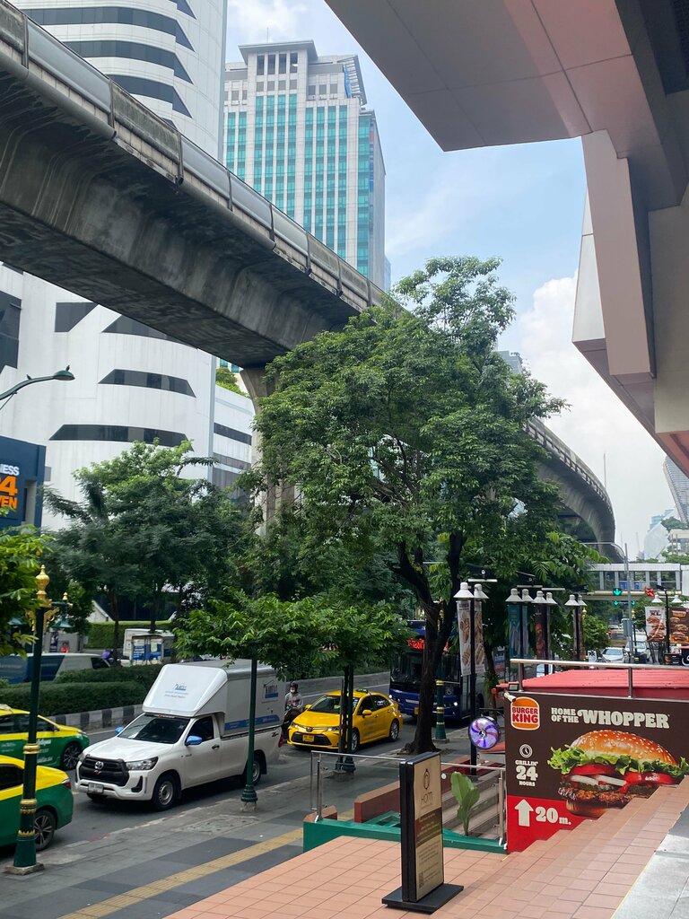 Metro istasyonu Sukhumvit MRT station, Bangkok, foto