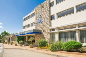 Hôtel Roc e Mare (Provence-Alpes-Côte d'Azur, Var, Arrondissement de Draguignan, Saint-Raphaël, Route de la Corniche), otel