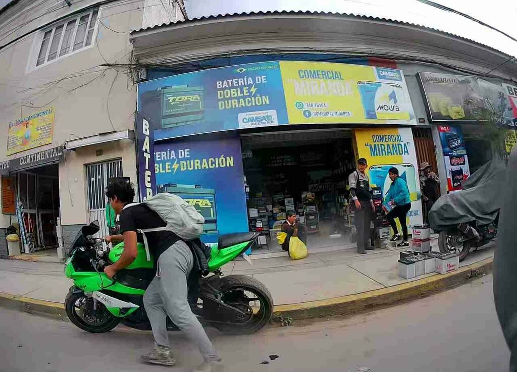 Motosiklet yedek parçaları Comercial Miranda, Cochabamba, foto