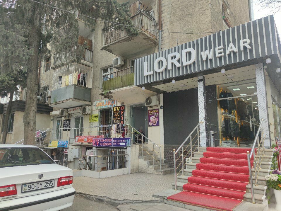 Giyim mağazası Geyim ve ayaqqabi, Bakü, foto