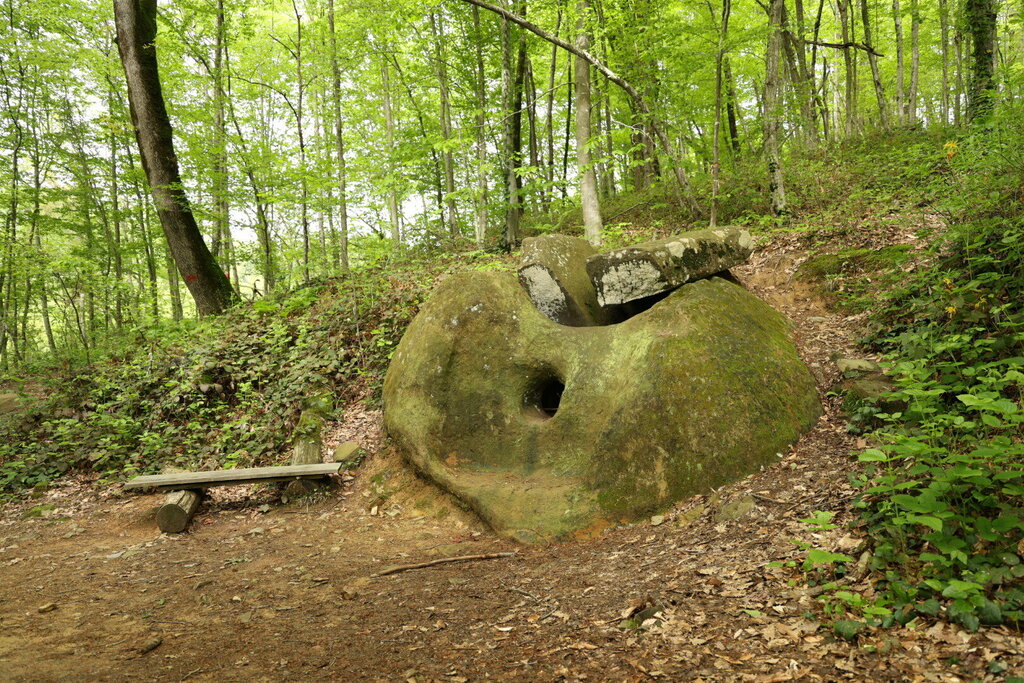 Turistik yerler Dolmen, Soçi, foto