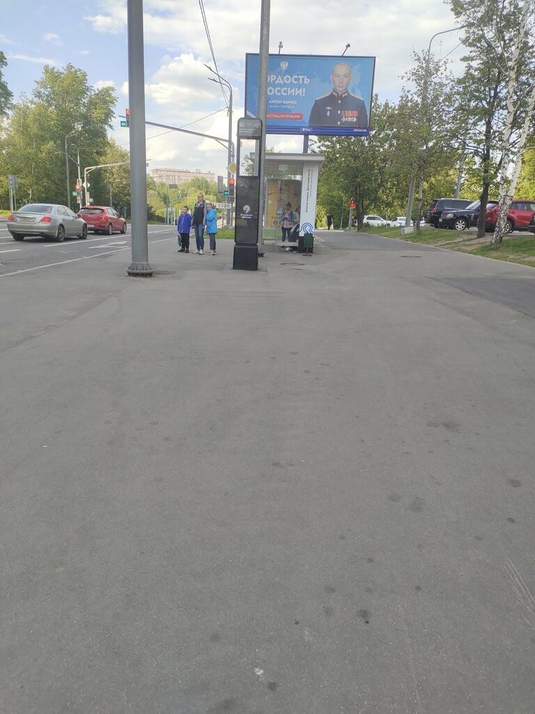 Toplu taşıma durağı Dostoevsky School, Moskova, foto