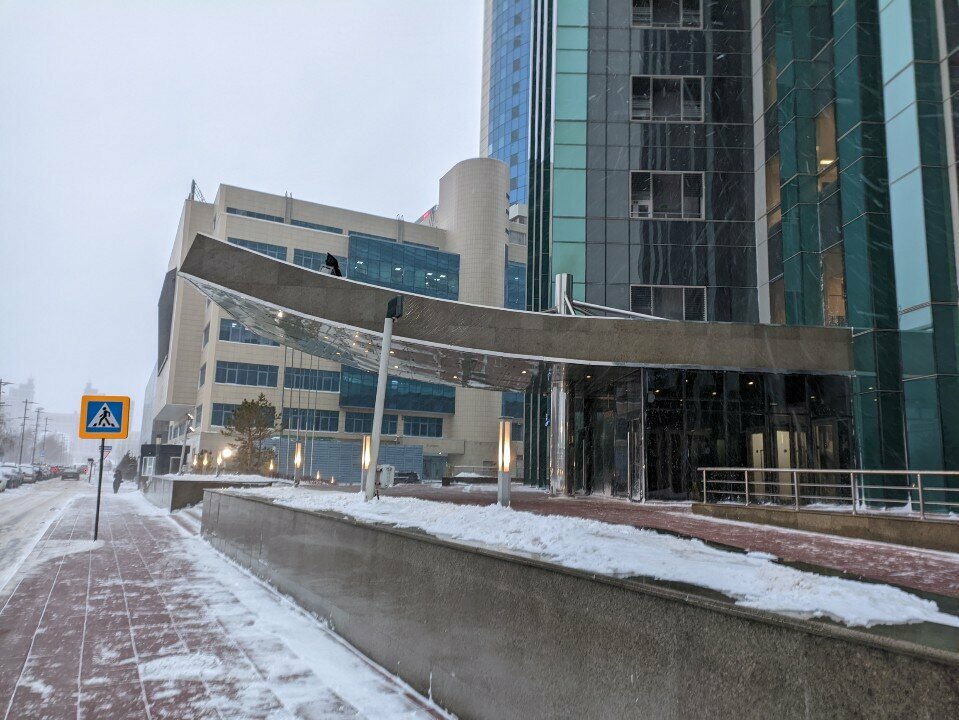 Parsel otomatı Kaspi Postomat, Astana, foto