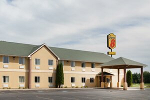 Super 8 by Wyndham Huntington (Indiana, Huntington County), otel  İndiana Eyaleti'nden