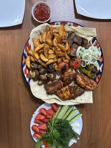 Три шашлыка (Republic of Daghestan, Kaspiysk), kafe  Kaspiysk'ten