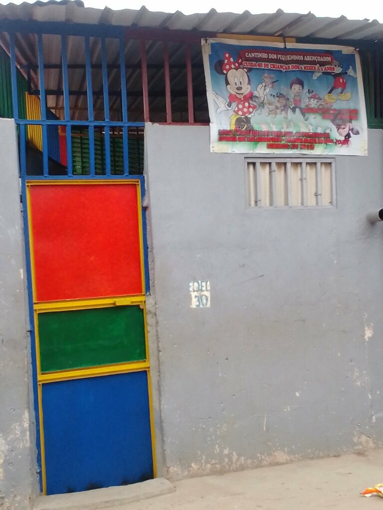 Sera ve bahçe ürünleri Centro infantil, Loanda, foto