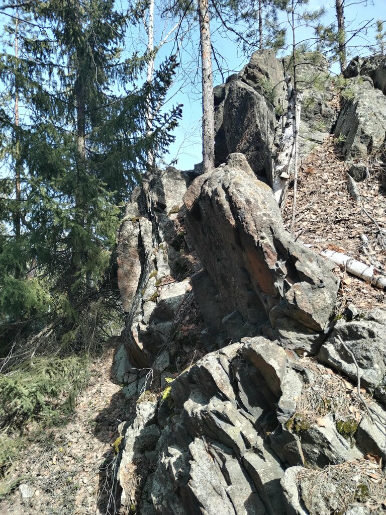 Dağ zirvesi Гора Змеёныш, Sverdlovskaya oblastı, foto