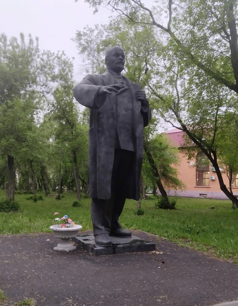 Anıt, heykel V. I. Lenin, Petropavl (Petropavlovsk), foto