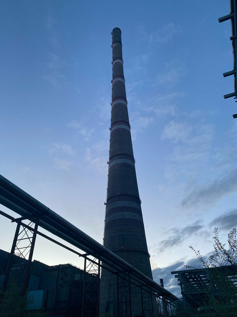 Turistik yerler Chimney No. 2, Ekibastuz Gres-2, Pavlodar eyaleti, foto