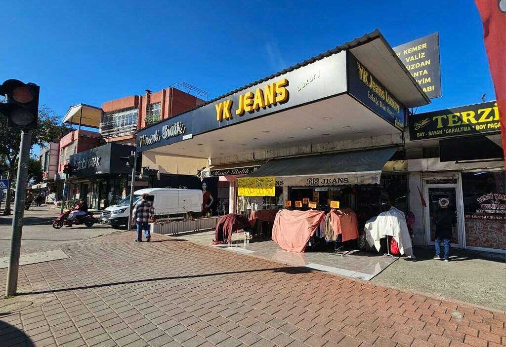 Giyim mağazası Yk Jeans, Adana, foto