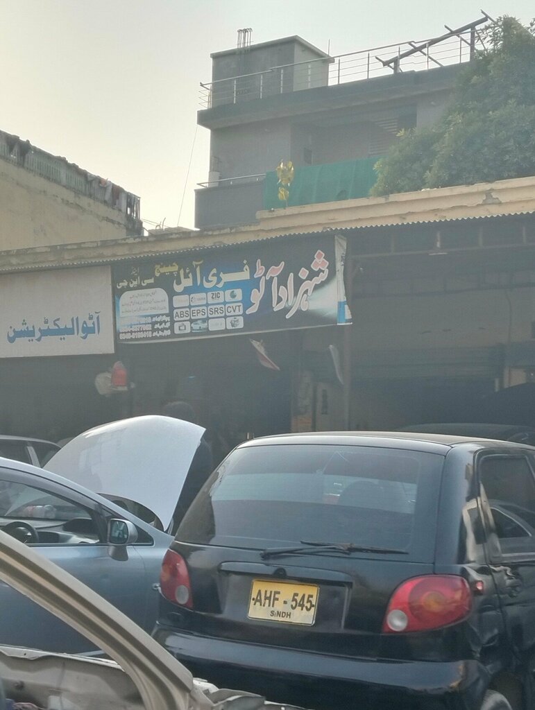 Otomobil servisi Shahzad Autos, Rawalpindi, foto